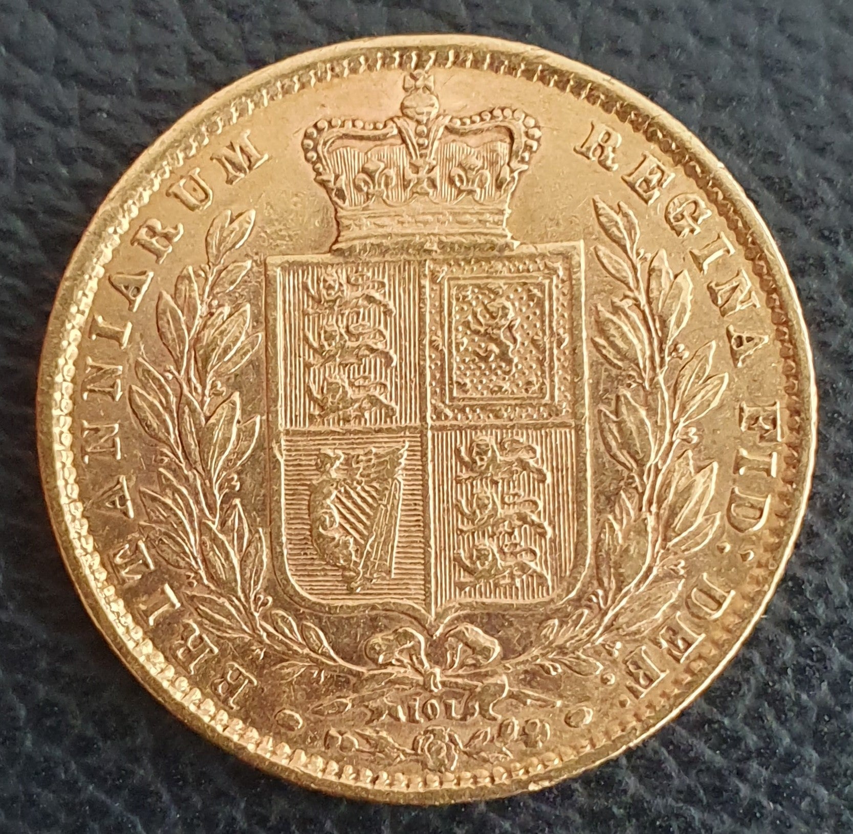 Sovereign 1872 Young Head mit Wappen Die No. 101 – goldcoins24.com